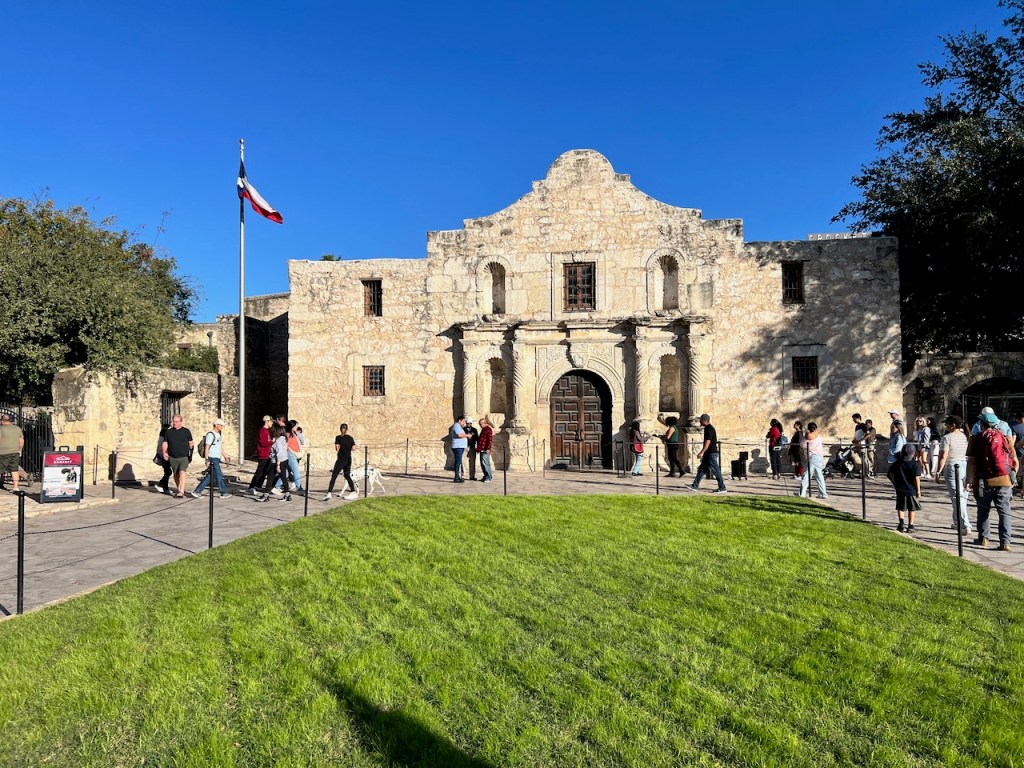 Exploring the Alamo Mission: A Historic Landmark | World Traveller 73
