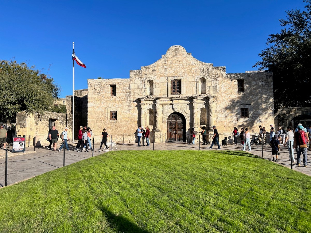 Exploring the Alamo Mission: A Historic Landmark | World Traveller 73