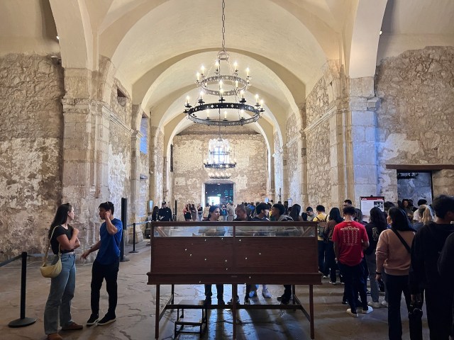 Exploring the Alamo Mission: A Historic Landmark | World Traveller 73