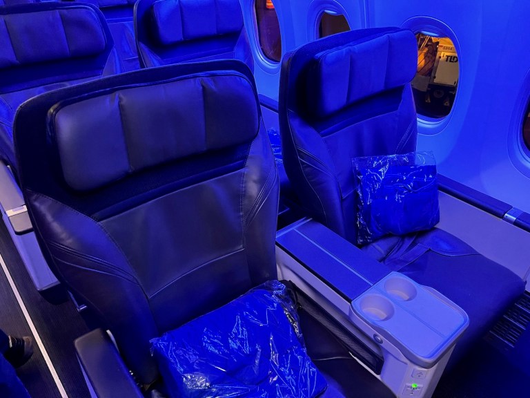 Review: Alaska Airlines New First Class B737-9 Max, Seattle – Maui ...