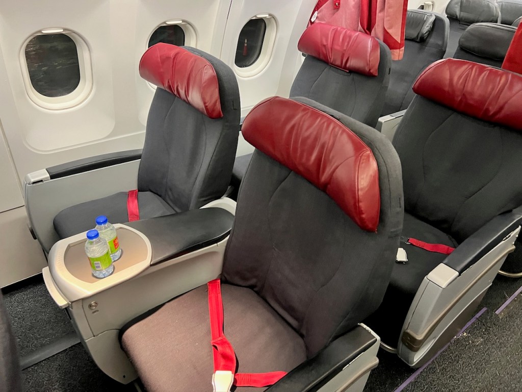 Review: Air Canada Rouge Business Class A320, Ottawa – Toronto | World ...
